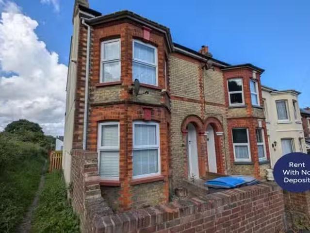 Just in! 1 BA 3 bedroom end of terrace house for rent in Lasce.