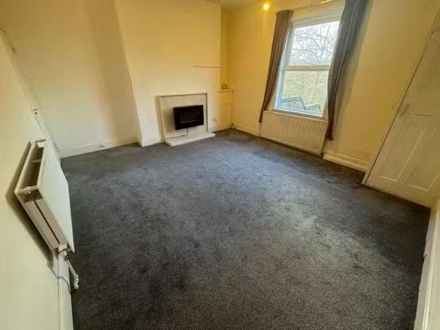 Charming 1 BA 3 bedroom end of terrace house for rent in Park.