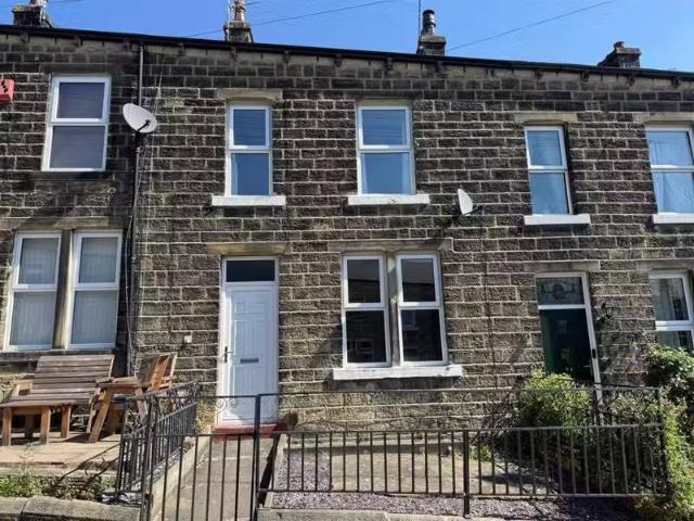 Nice 1 BA 3 bedroom end of terrace house for rent in Tillotson.