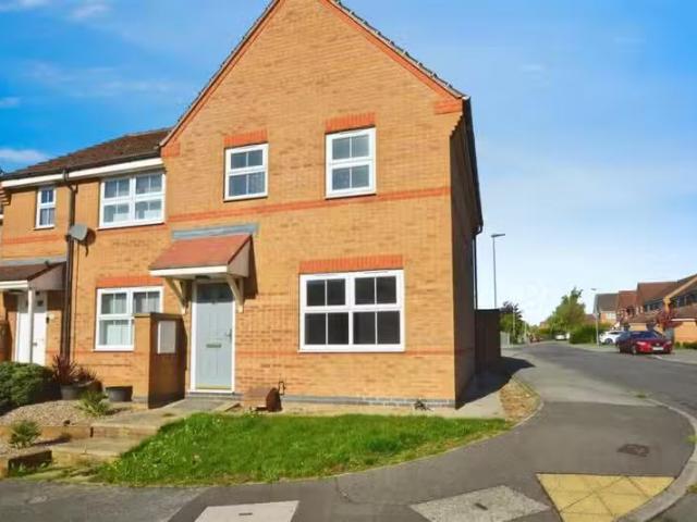 Cozy 1 BA 3 bedroom end of terrace house for rent in Wilkinson.