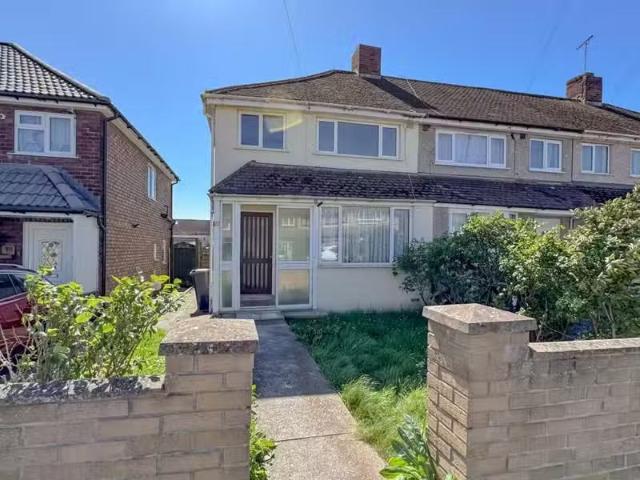 For Rent! 1 BA 3 bedroom end of terrace house for rent in Wind.