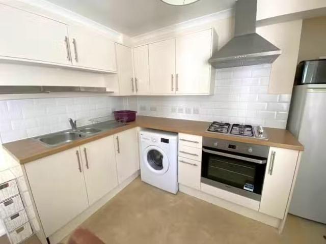 Unique 1 BA 3 bedroom flat for rent in 4 Fyndon House 3 Bedroo.