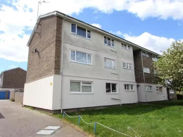 Cheap 1 BA 3 bedroom flat for rent in Curlew Close, Clacton On.