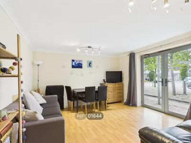 Cheap 1 BA 3 bedroom flat for rent in Ballantyne Drive, Colche.