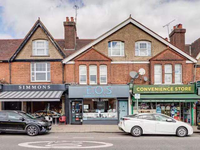 Nice 1 BA 3 bedroom flat for rent in Hatfield Road, St Albans.