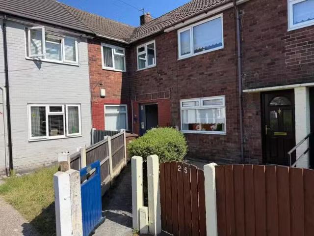 Charming 1 BA 3 bedroom flat for rent in Louis Braille Close.