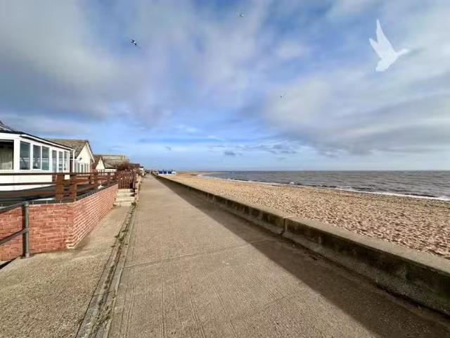 Nice 1 BA 3 bedroom flat for rent in Rosemary Way, Jaywick, CO15