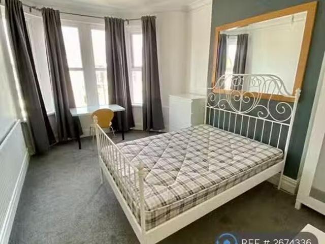 Nice 1 BA 3 bedroom flat for rent in Whitchurch Road, Cardiff.
