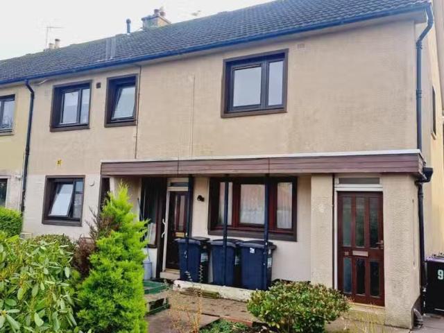 Rental! 1 BA 3 bedroom flat for rent in Two Mile Cross, Aberde.