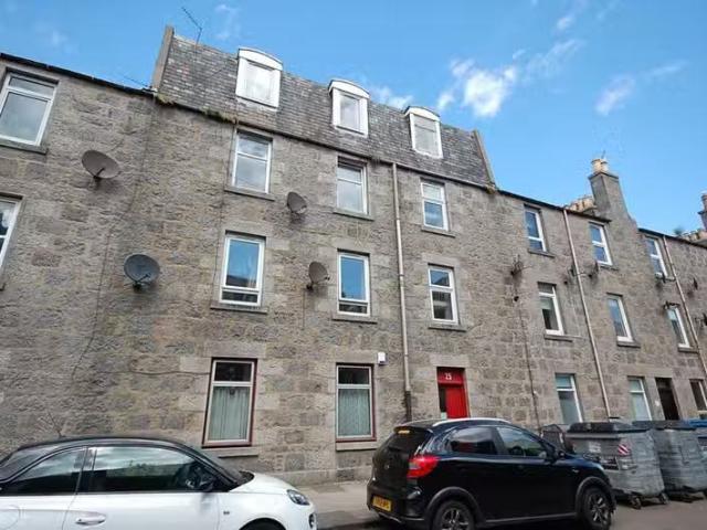 Deal! 1 BA 3 bedroom flat for rent in Urquhart Road, Aberdeen.