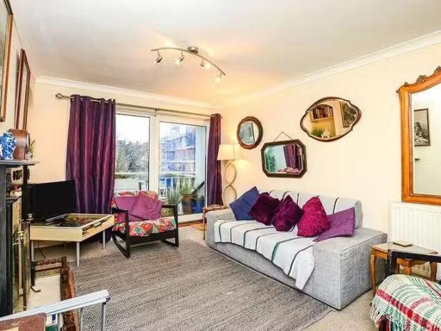 For Rent! 1 BA 3 bedroom Flat to rent, Vauxhall Street, Plymou.