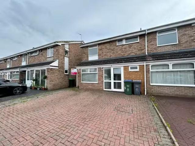 For Rent! 1 BA 3 bedroom house for rent in Macmillan Close, Ti.