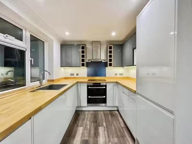 Nice 1 BA 3 bedroom house for rent in Beales Way, Cambridge, CB4