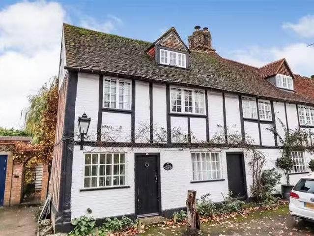 Nice 1 BA 3 bedroom house for rent in Church End, Redbourn, Re.