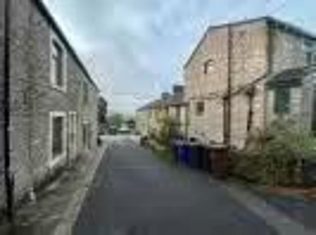 Nice 1 BA 3 bedroom house for rent in Gawthorpe View, Burnley.