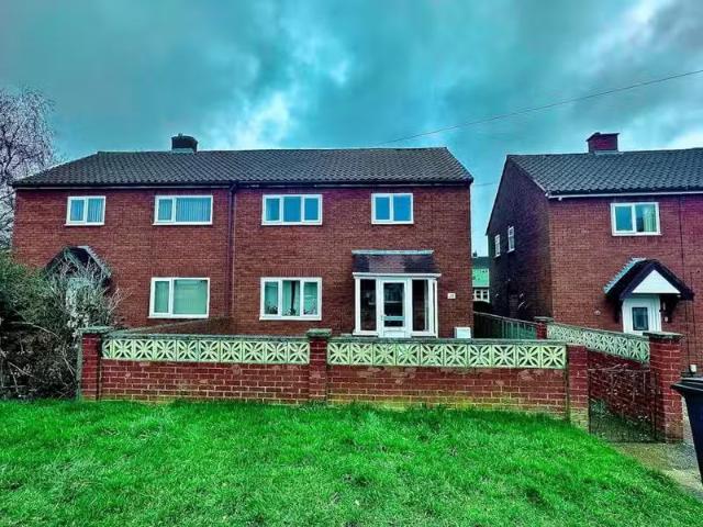 Rental! 1 BA 3 bedroom house for rent in Kitwood Avenue, B78