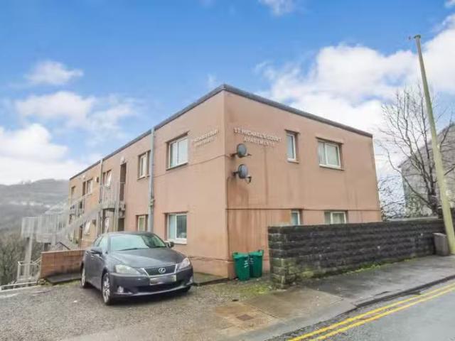 Charming 1 BA 3 bedroom house for rent in St Michaels Court, W.