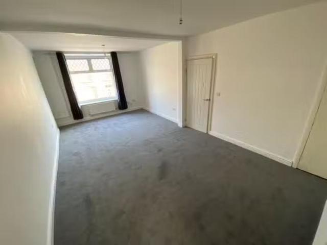 Cozy 1 BA 3 bedroom house for rent in Tanycoed Street, Mountai.