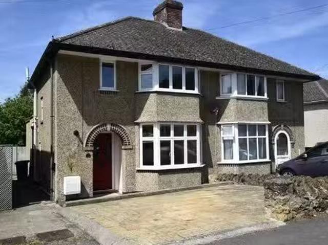 Nice 1 BA 3+ bedroom house to rent in Grovelands Road, Heading.