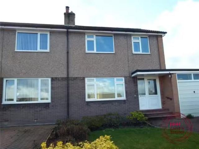 Nice 1 BA 3 bedroom semi detached house for rent in 46 Nethere.