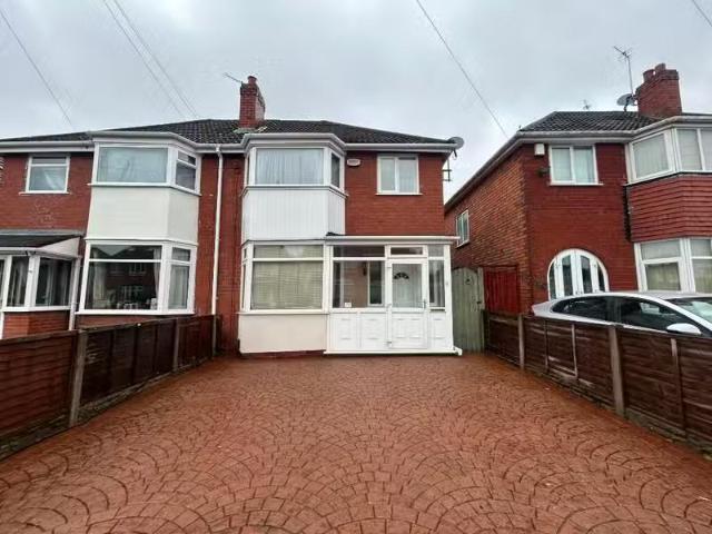 Cheap 1 BA 3 bedroom semi detached house for rent in Clinton R.