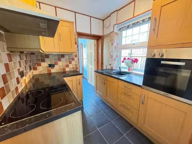 For Rent! 1 BA 3 bedroom semi detached house for rent in Airpo.
