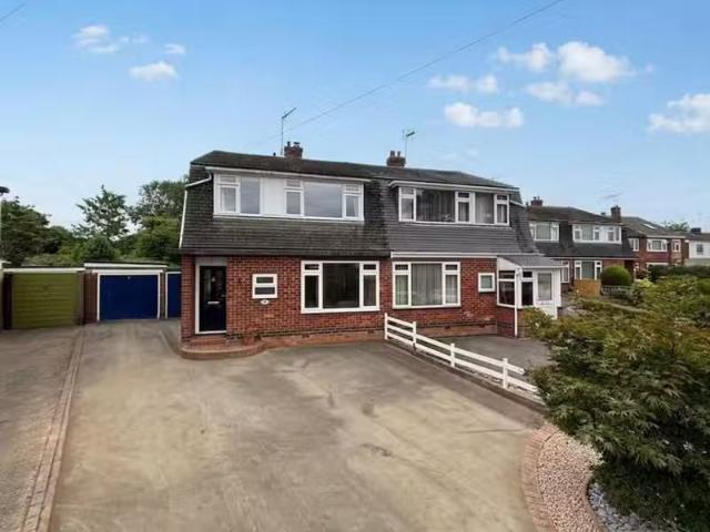 Just in! 1 BA 3 bedroom semi detached house for rent in Archer.