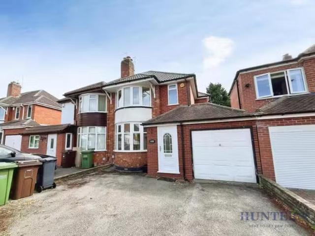 Rental! 1 BA 3 bedroom semi detached house for rent in Arnold.