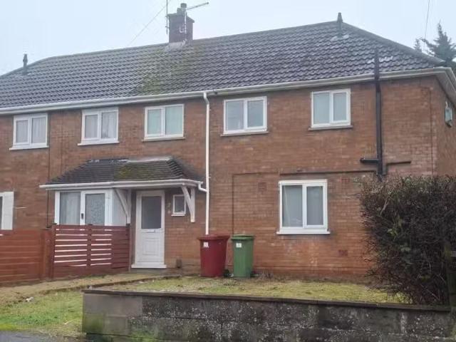 Charming 1 BA 3 bedroom semi detached house for rent in Asterb.