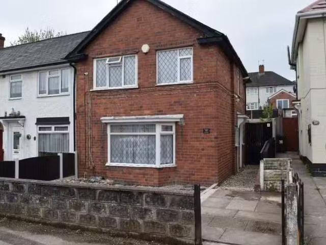 Unique 1 BA 3 bedroom semi detached house for rent in Brisbane.
