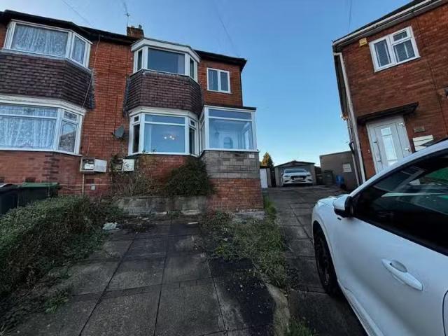 Rental! 1 BA 3 bedroom semi detached house for rent in Dovey R.