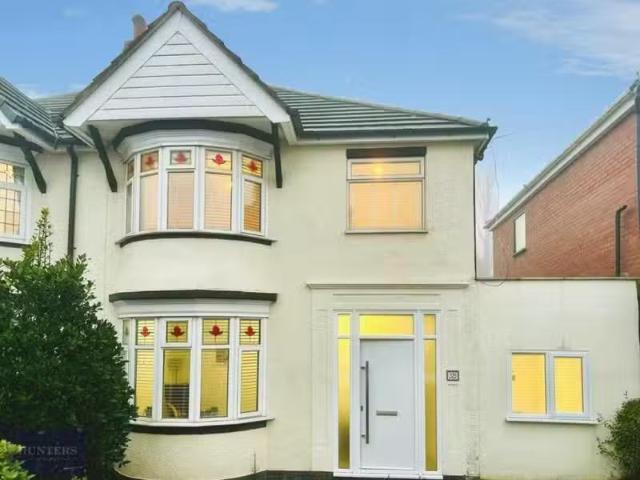 Nice 1 BA 3 bedroom semi detached house for rent in Edward Roa.