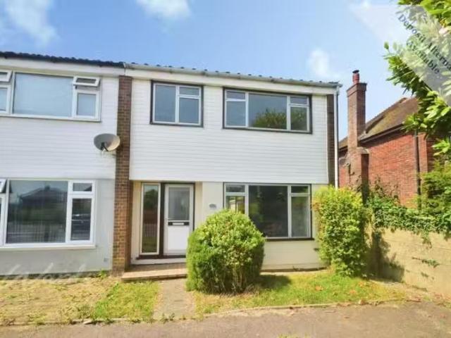 Cozy 1 BA 3 bedroom semi detached house for rent in Hazelwood.