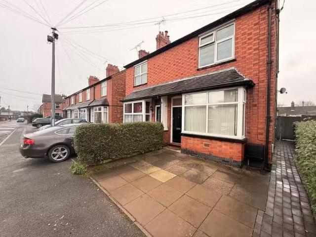 Rental! 1 BA 3 bedroom semi detached house for rent in Henry S.