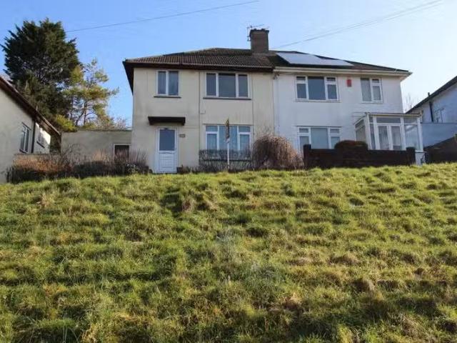 Unique 1 BA 3 bedroom semi detached house for rent in Ilsyn Gr.