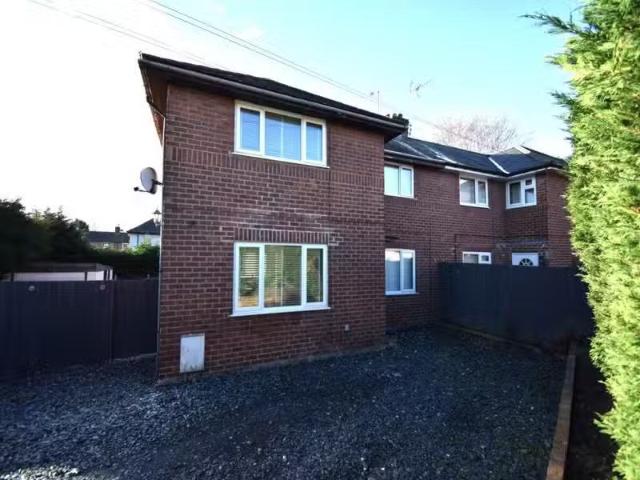 Nice 1 BA 3 bedroom semi detached house for rent in Oakfield R.