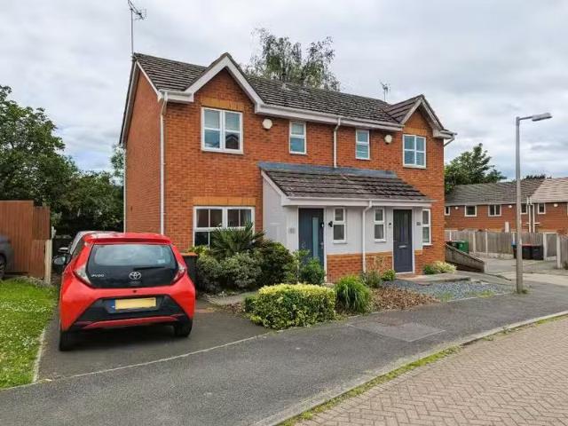 Nice 1 BA 3 bedroom semi detached house for rent in Old School.