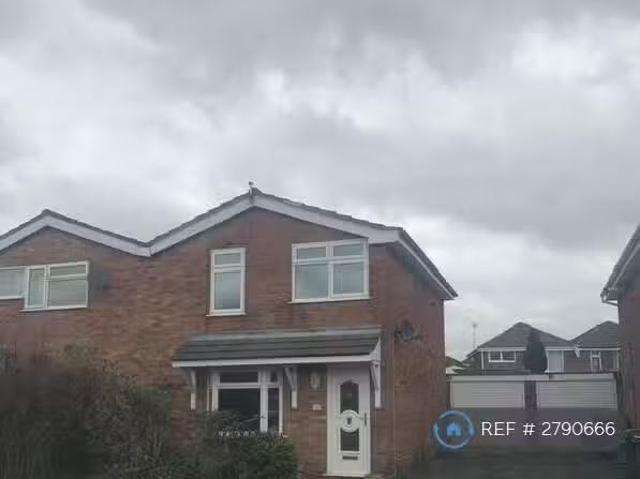 Rental! 1 BA 3 bedroom semi detached house for rent in Lawnswo.