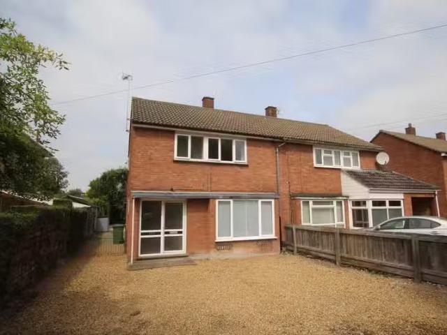 Deal! 1 BA 3 bedroom semi detached house for rent in Mowbray R.
