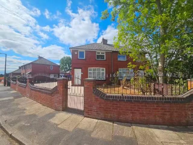 Nice 1 BA 3 bedroom semi detached house for rent in South Aven.