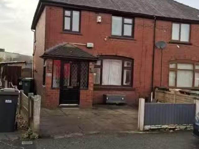Rental! 1 BA 3 bedroom semi detached house for rent in Pilking.