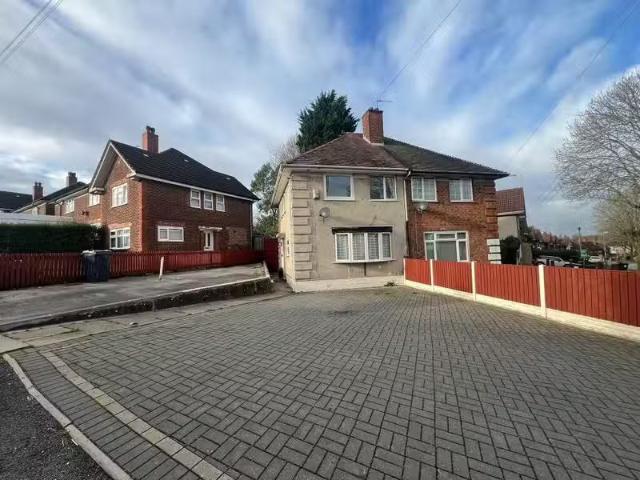 For Rent! 1 BA 3 bedroom semi detached house for rent in Plowd.