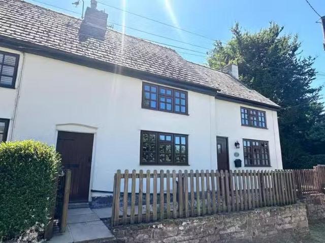 Nice 1 BA 3 bedroom semi detached house for rent in Primrose C.