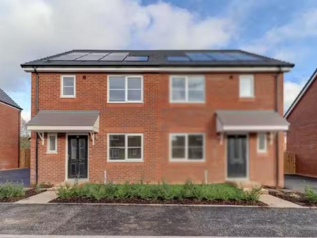 New 1 BA 3 bedroom semi detached house for rent in Ravenhall W.