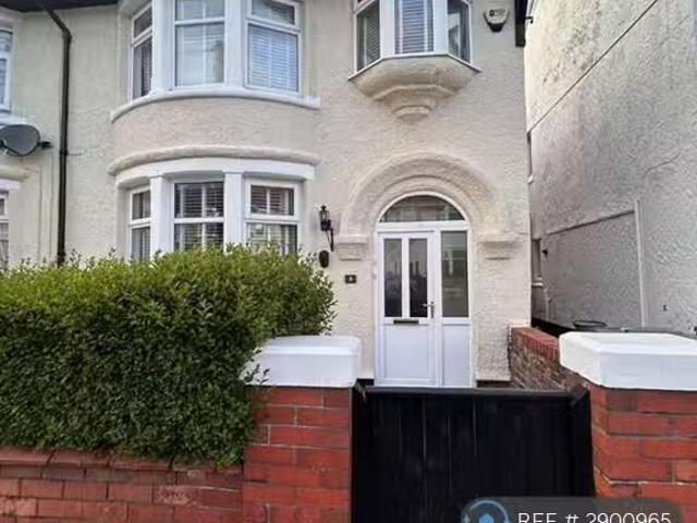 Just in! 1 BA 3 bedroom semi detached house for rent in Willou.