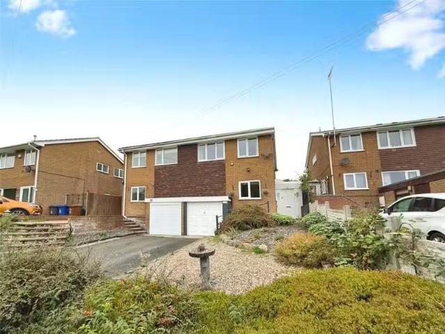 Unique 1 BA 3 bedroom Semi Detached House to rent, Brough Road.