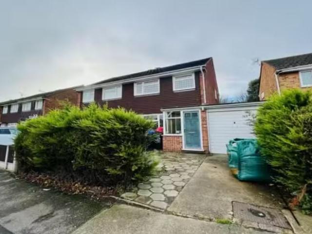 Deal! 1 BA 3 bedroom Semi Detached House to rent, Chestnut Dri.
