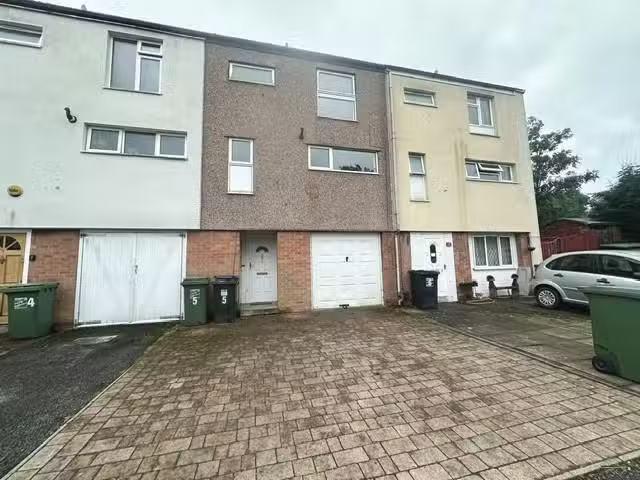 Nice 1 BA 3 bedroom terraced house for rent in Netherfield, Re.