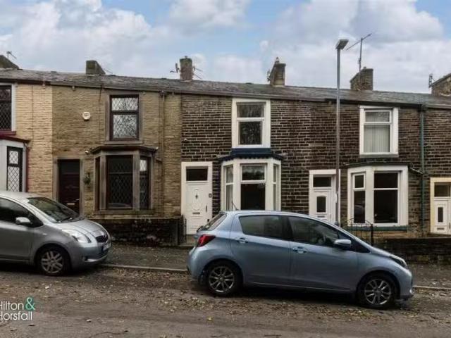 Just in! 1 BA 3 bedroom terraced house for rent in Alexander S.