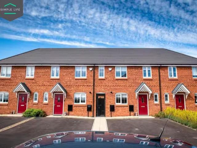 Nice 1 BA 3 bedroom terraced house for rent in Bower Fold, Bla.